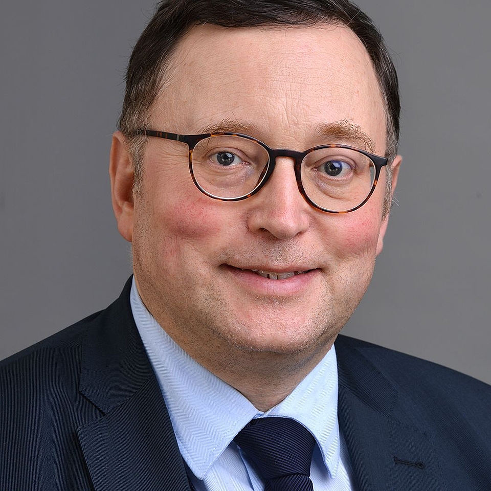 Dr. Simon Erlanger - Universität Luzern